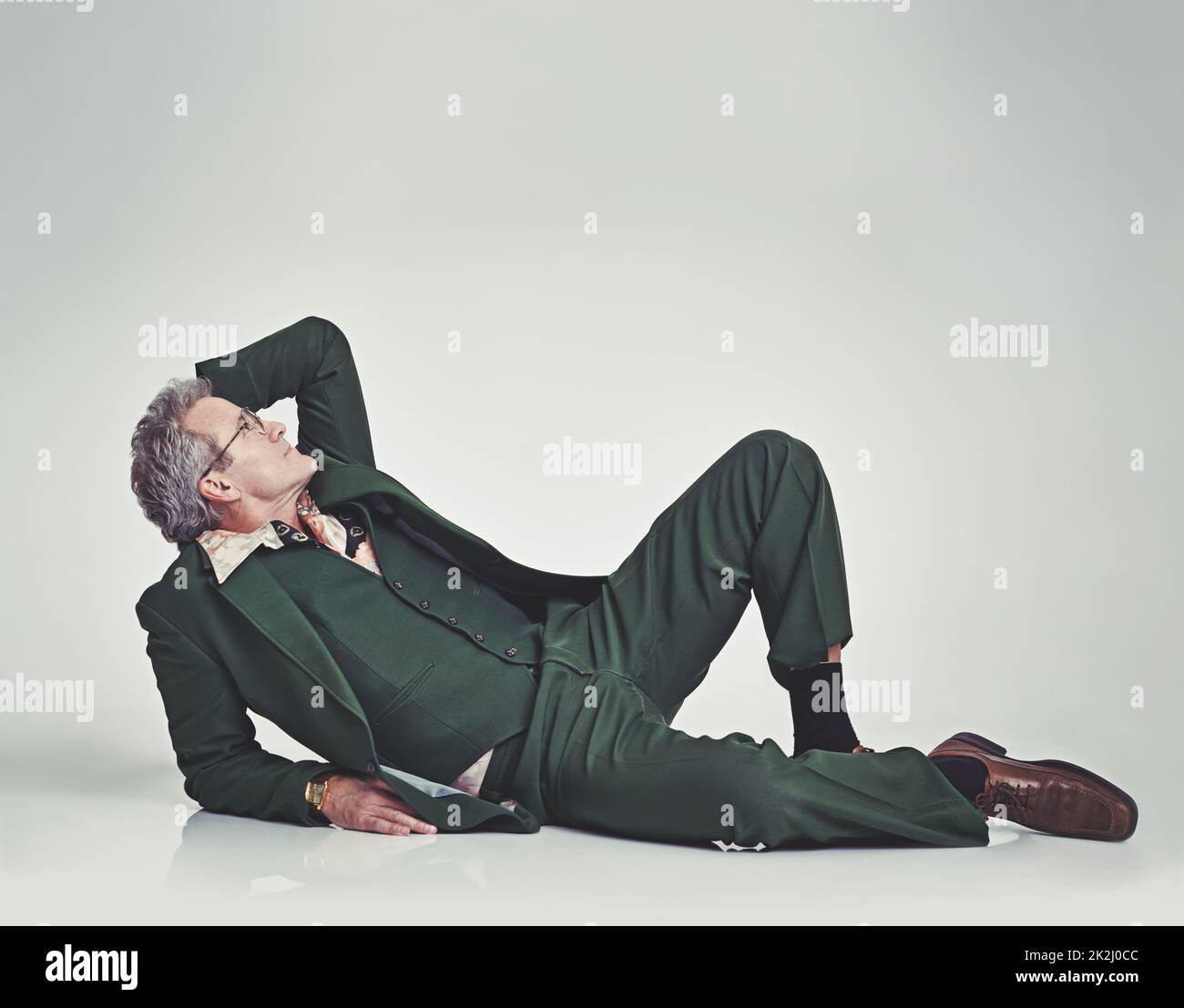 Model pose lying down hi-res stock photography and images - Alamy