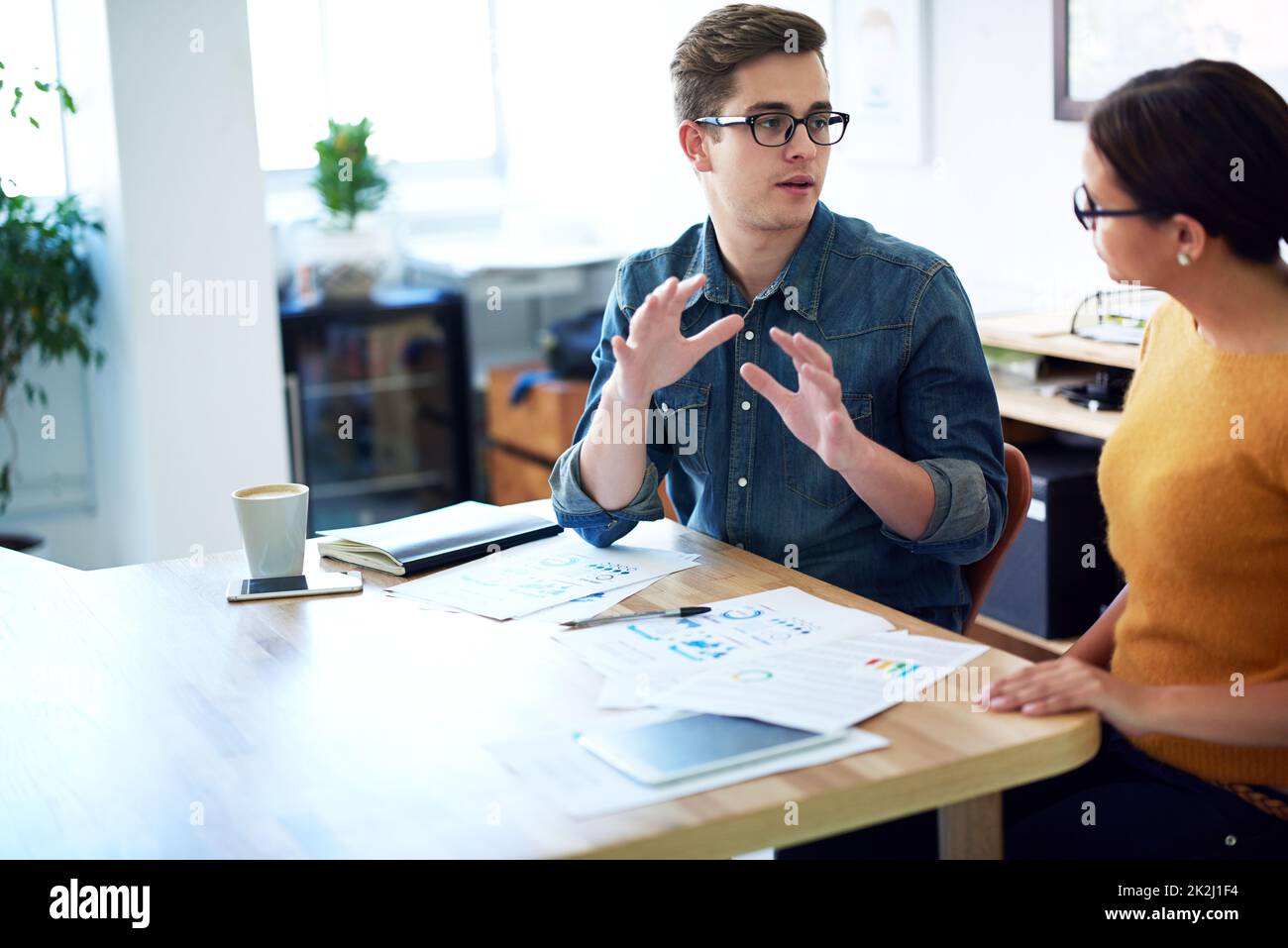 Two person discussion hi-res stock photography and images - Alamy