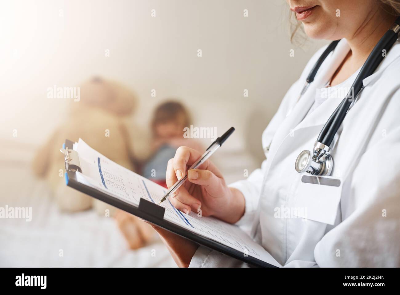 Doctor treating a child hi-res stock photography and images - Alamy