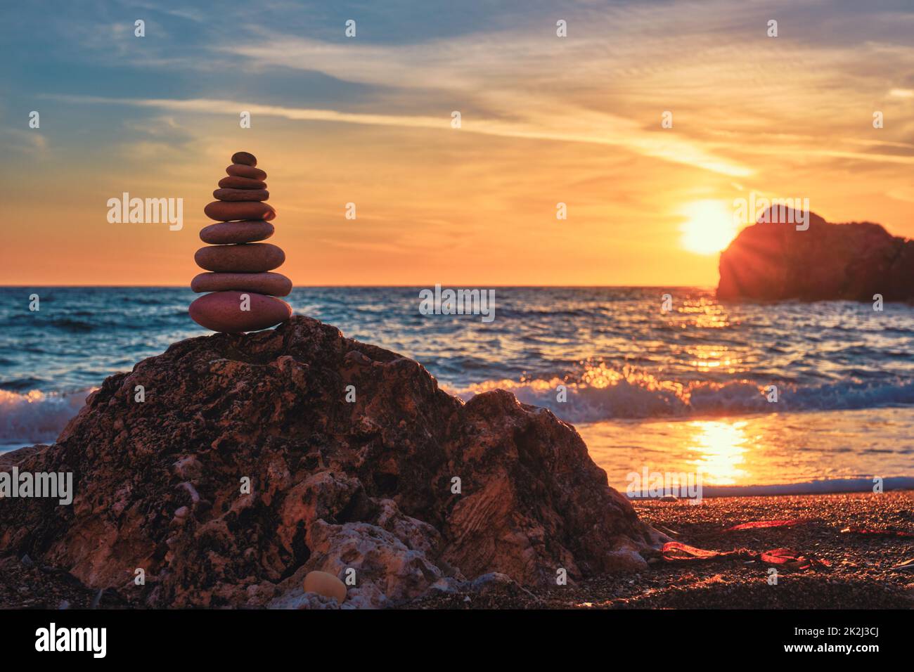 Stone stack beach hi-res stock photography and images - Alamy
