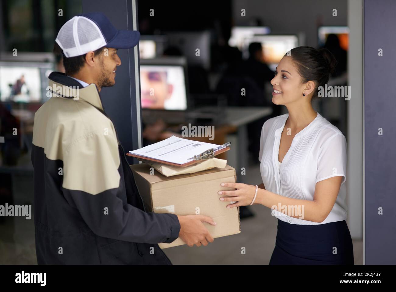 Delivered order package hi-res stock photography and images - Alamy