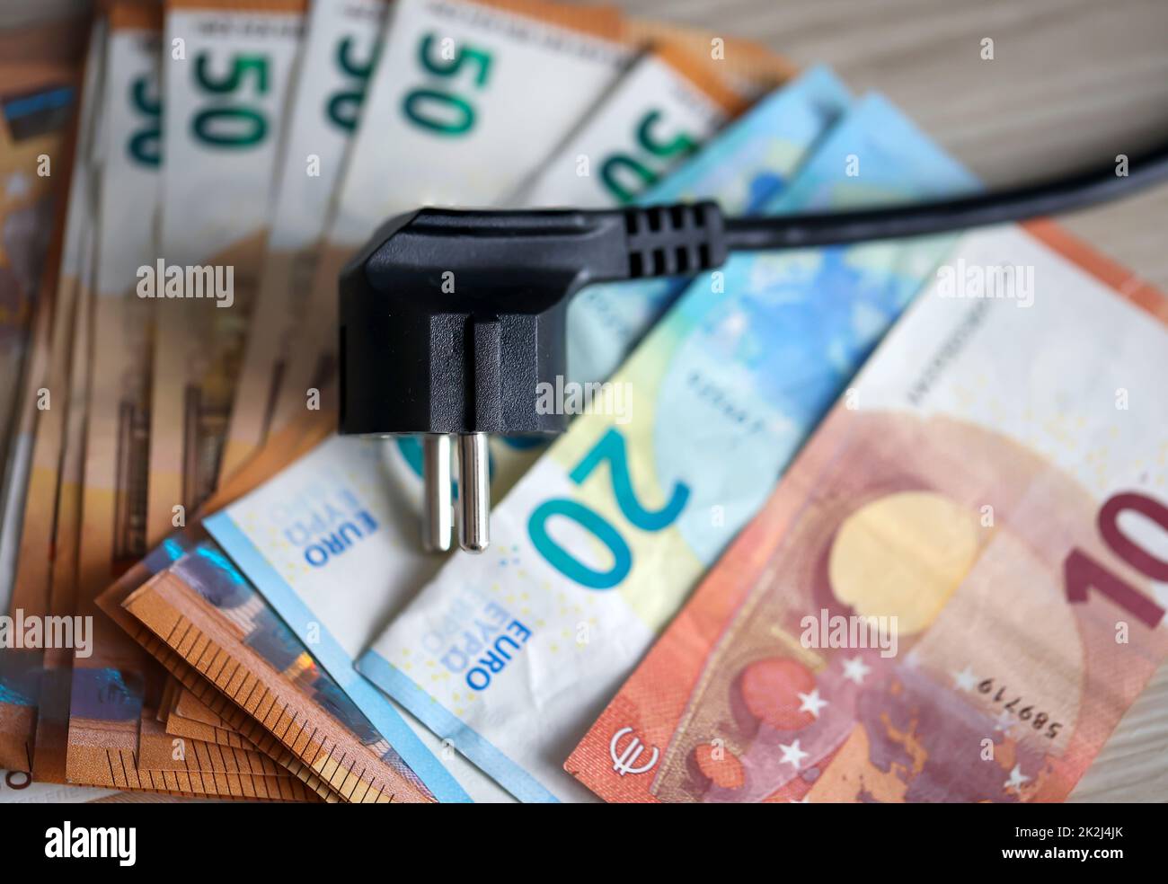 A presentation for the topic of electricity costs, electricity saving ...