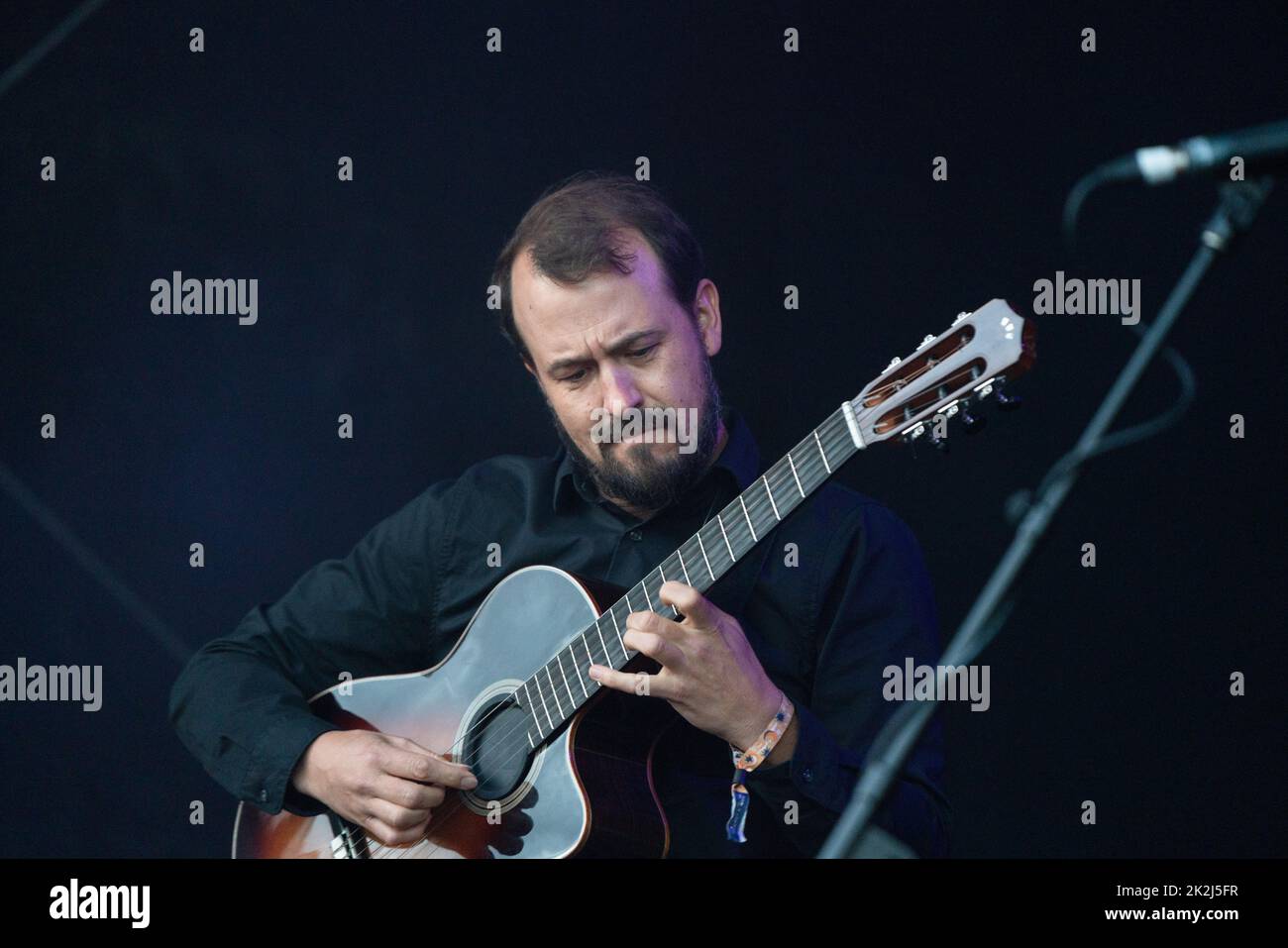 Virtuoso guitarist Gyan Riley playing with Grammy winner Arooj Aftab on ...