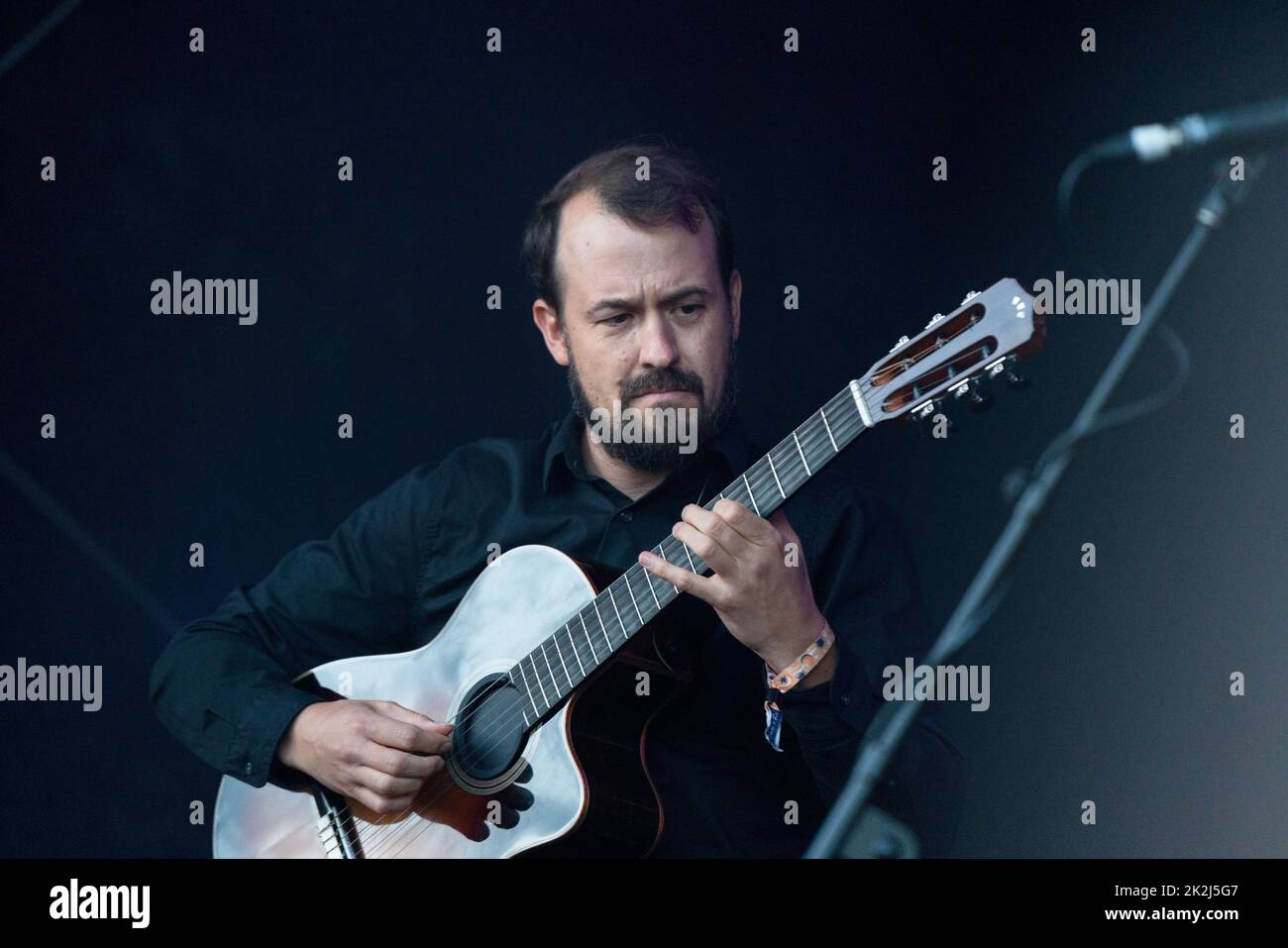 Virtuoso guitarist Gyan Riley playing with Grammy winner Arooj Aftab on ...