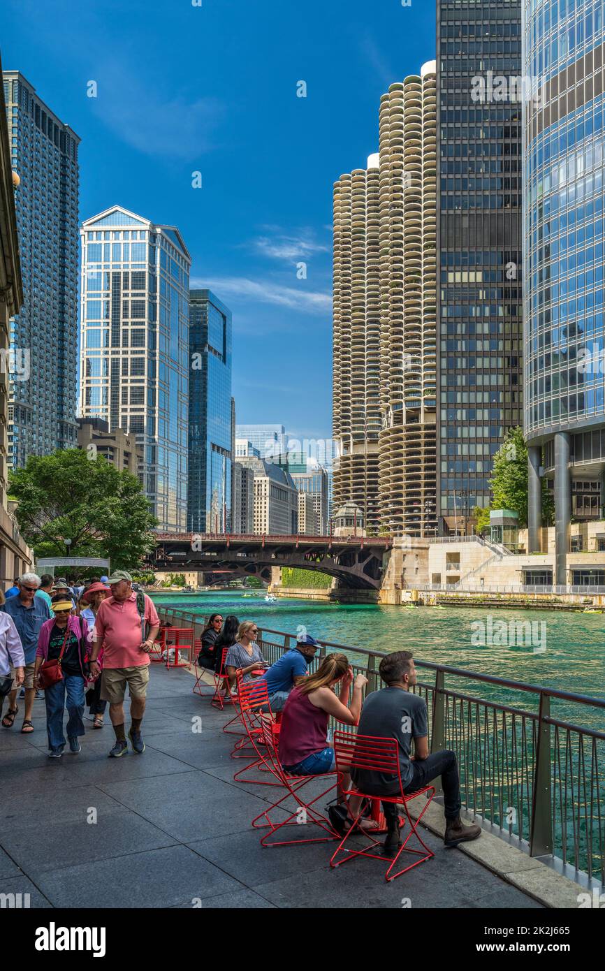 Chicago River and downtown skyline, Chicago, Illinois, USA Stock Photo ...