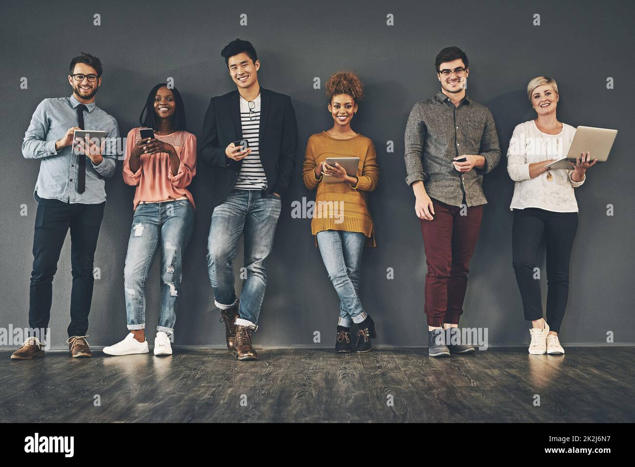 Diverse employees working together hi-res stock photography and images ...