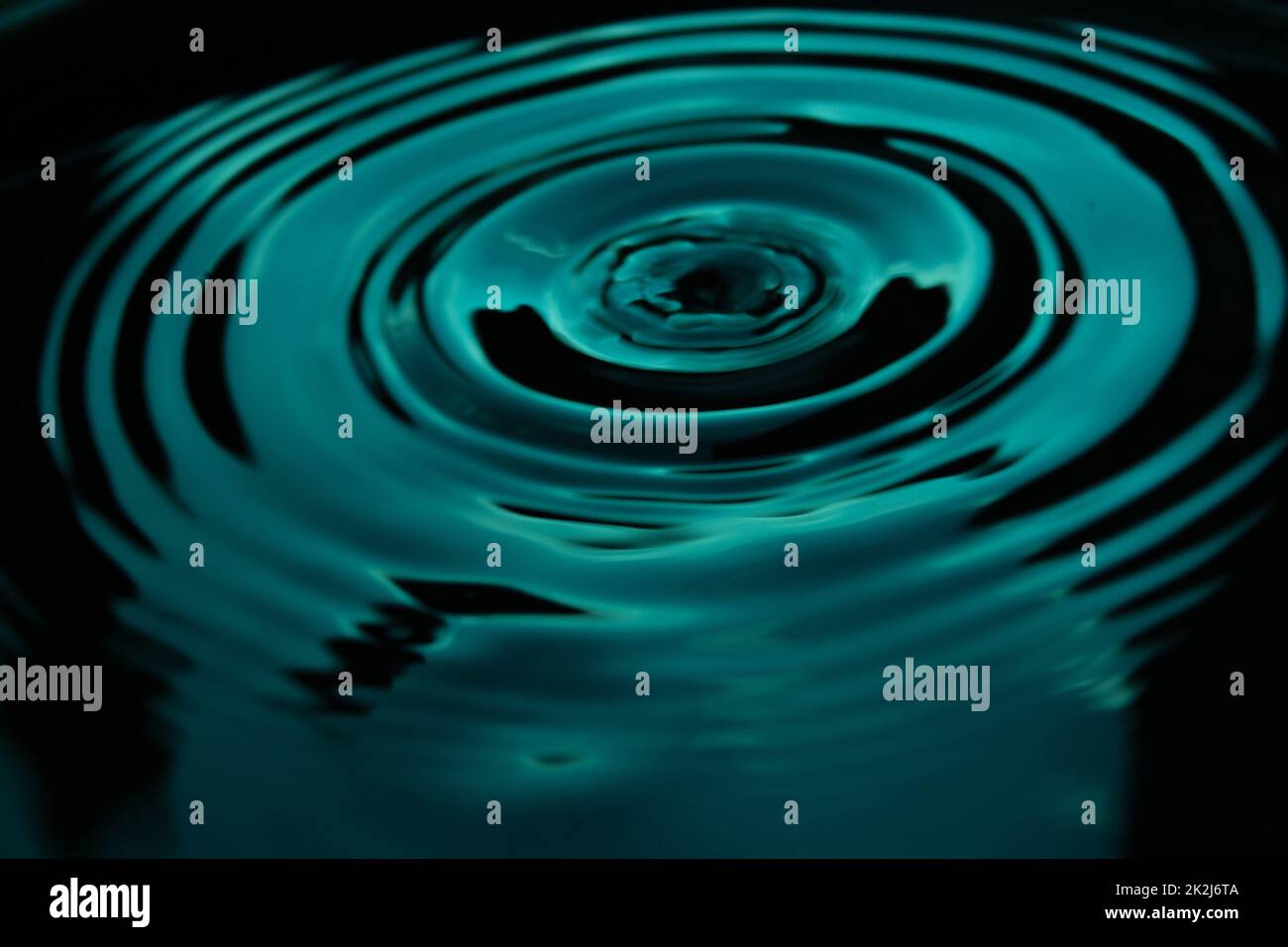 Dropping flow hi-res stock photography and images - Alamy