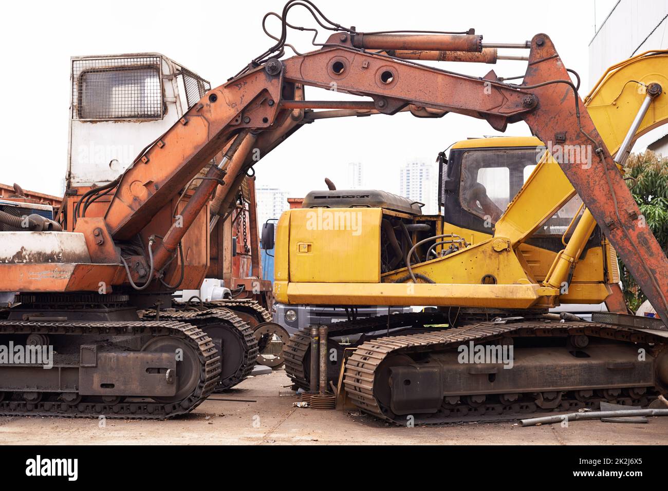 Two bulldozers hi-res stock photography and images - Alamy