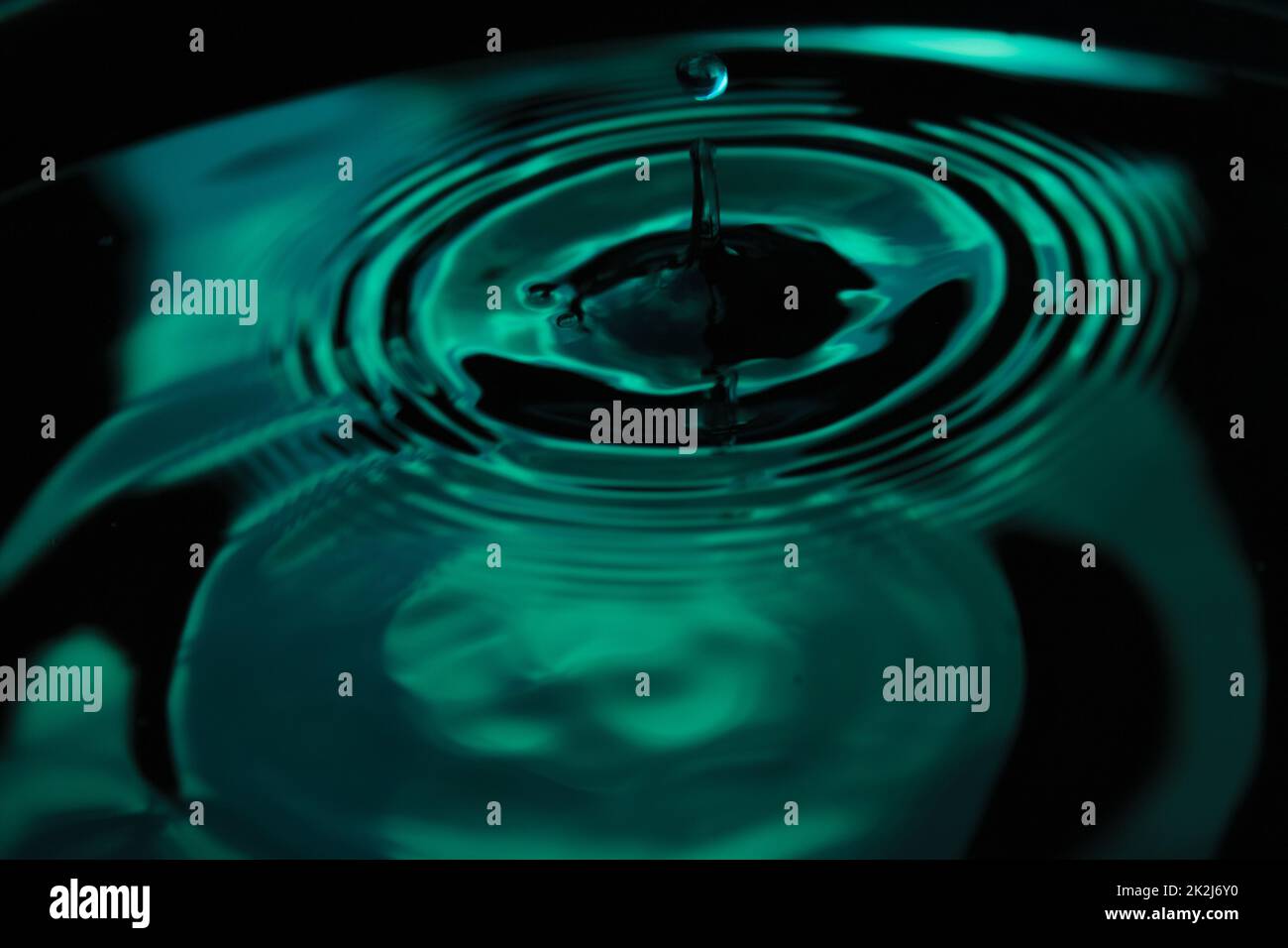 Drop of water jumping Stock Photo - Alamy