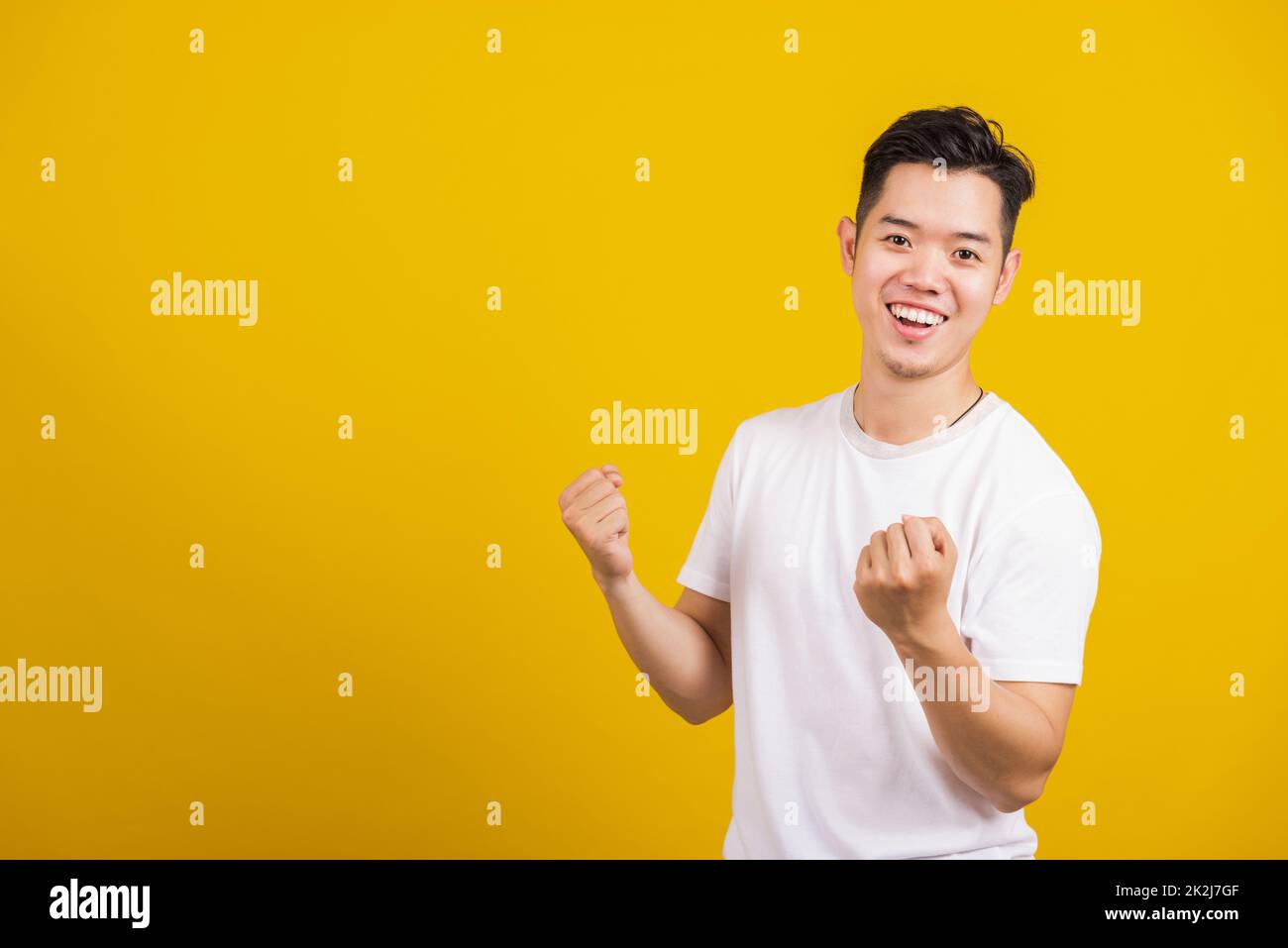 Student shaking hands hi-res stock photography and images - Alamy