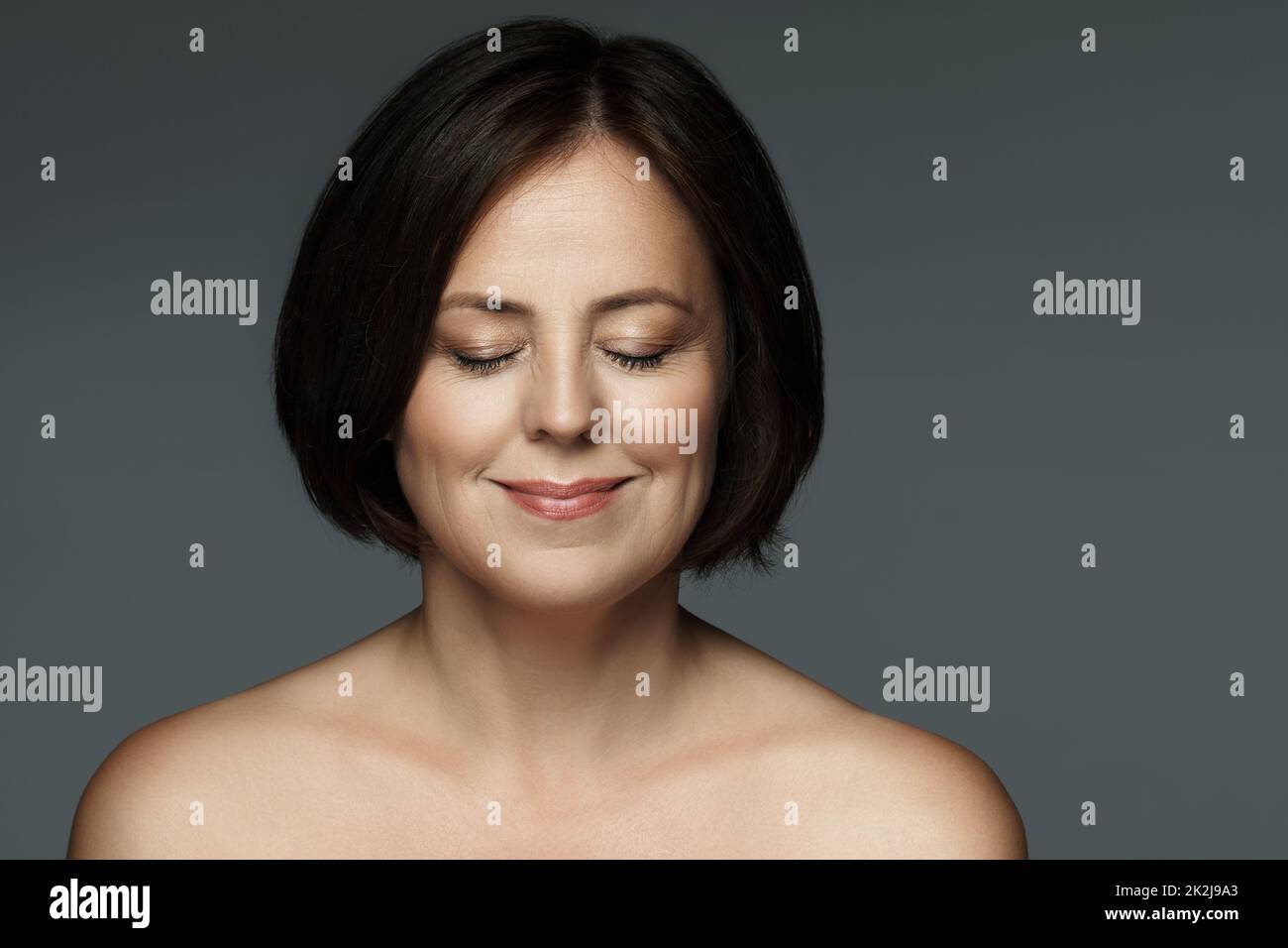 Beautiful middle aged brunette woman hi-res stock photography and ...