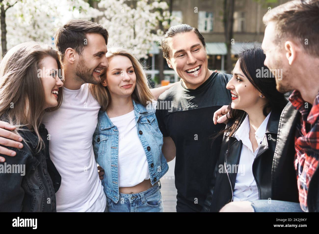 Friends joking hi-res stock photography and images - Alamy