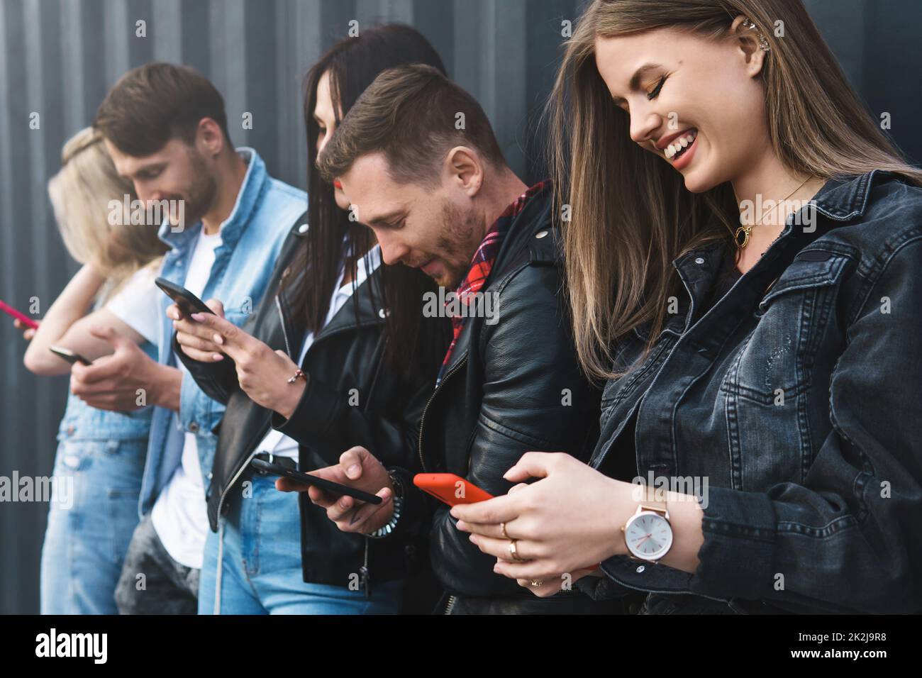 Group friends addicted using hi-res stock photography and images - Alamy