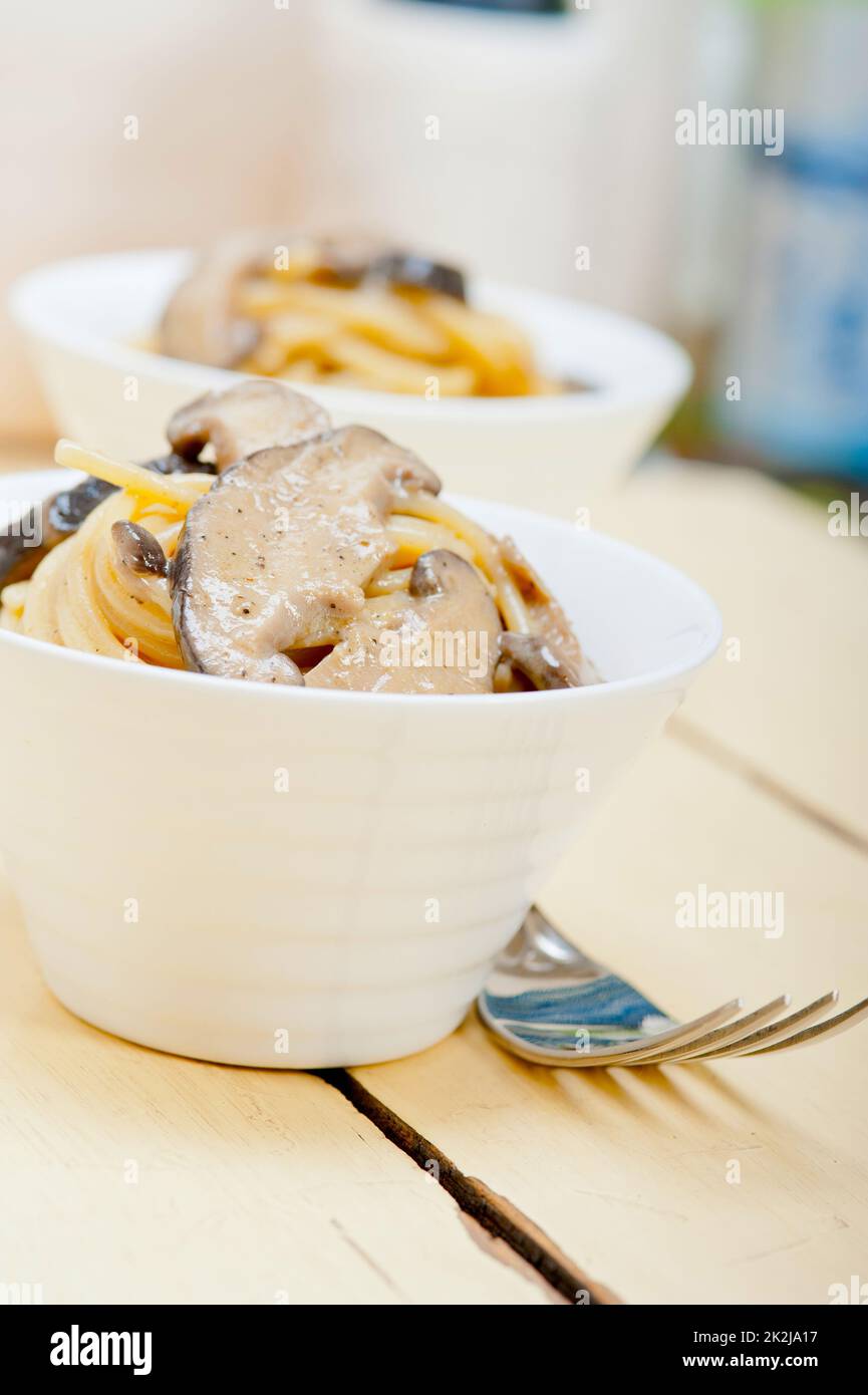 Italian spaghetti pasta and mushrooms Stock Photo - Alamy