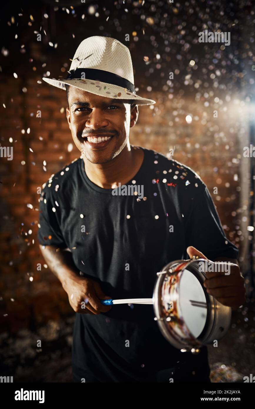 Musical performer hi-res stock photography and images - Alamy