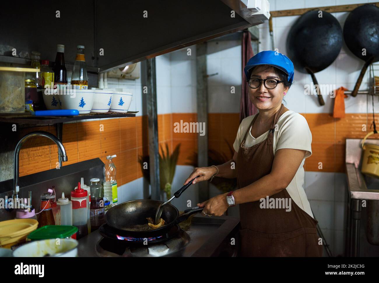 Something cooking in the kitchen hi-res stock photography and images ...