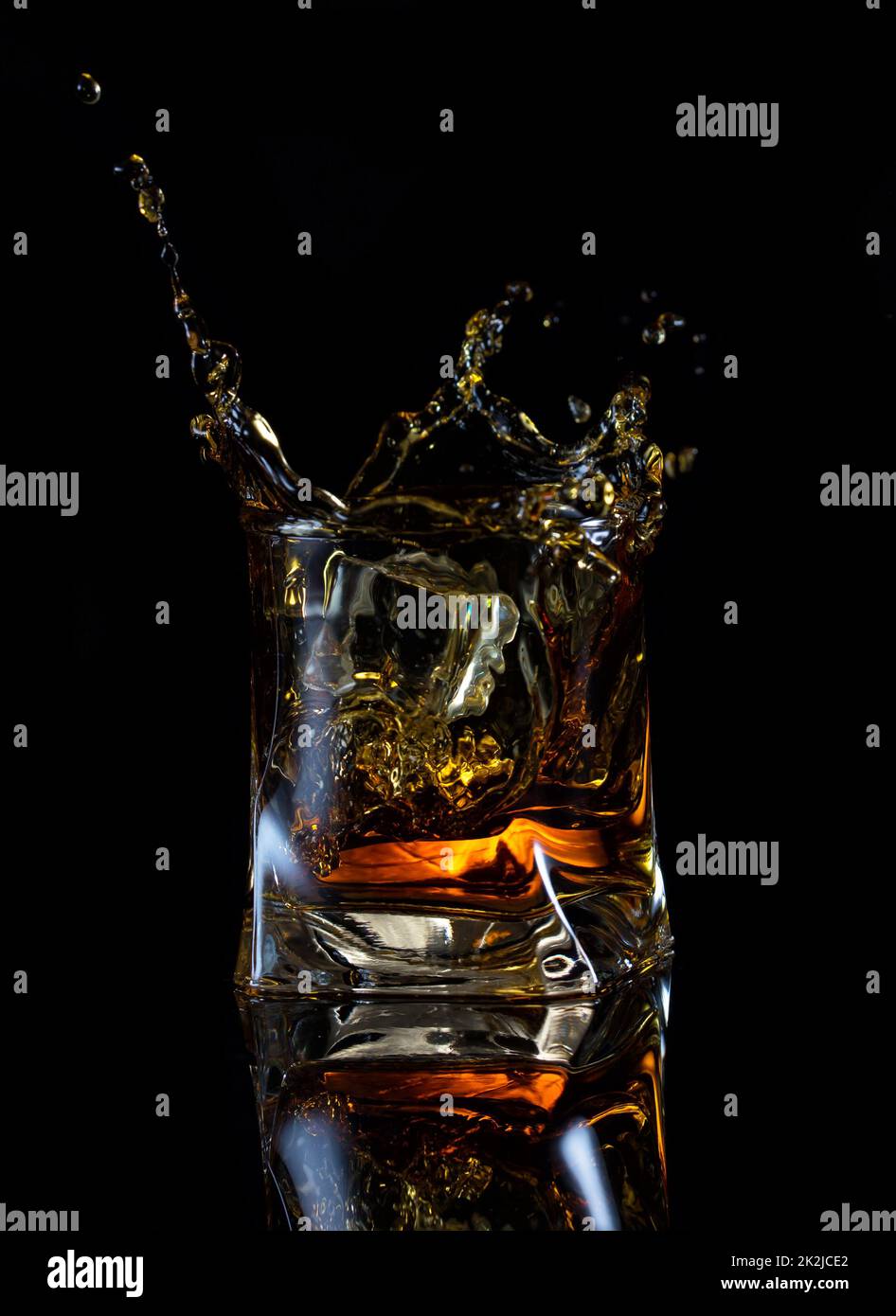 Whiskey bourbon pouring glass hi-res stock photography and images - Alamy