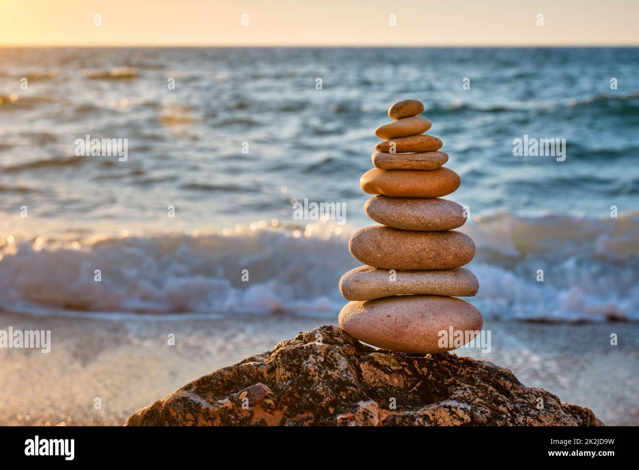 Stone stack beach hi-res stock photography and images - Alamy
