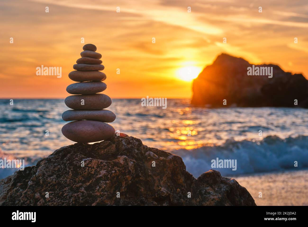 Stone stack beach hi-res stock photography and images - Alamy