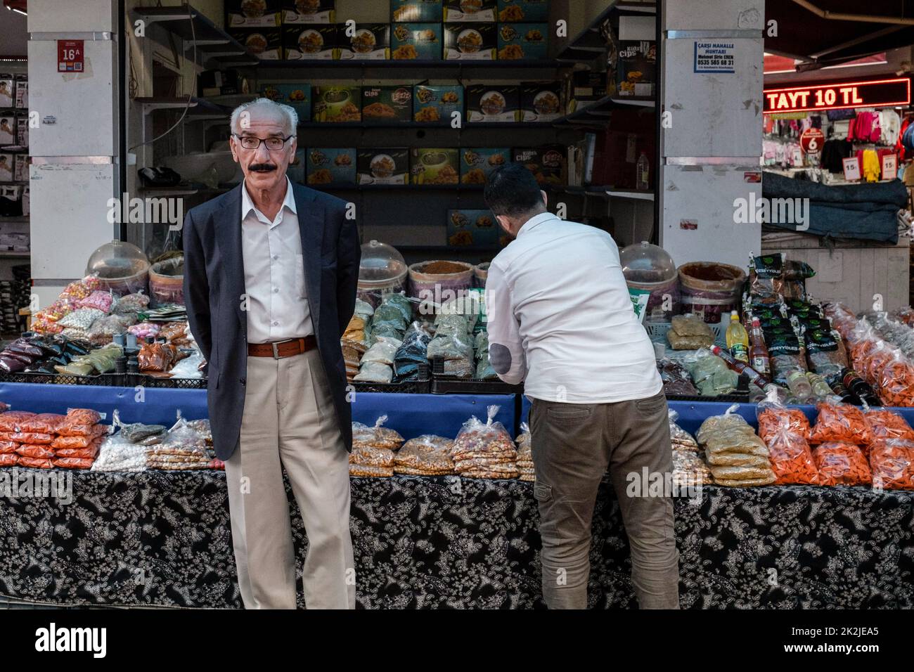 100 basis points hi-res stock photography and images - Alamy