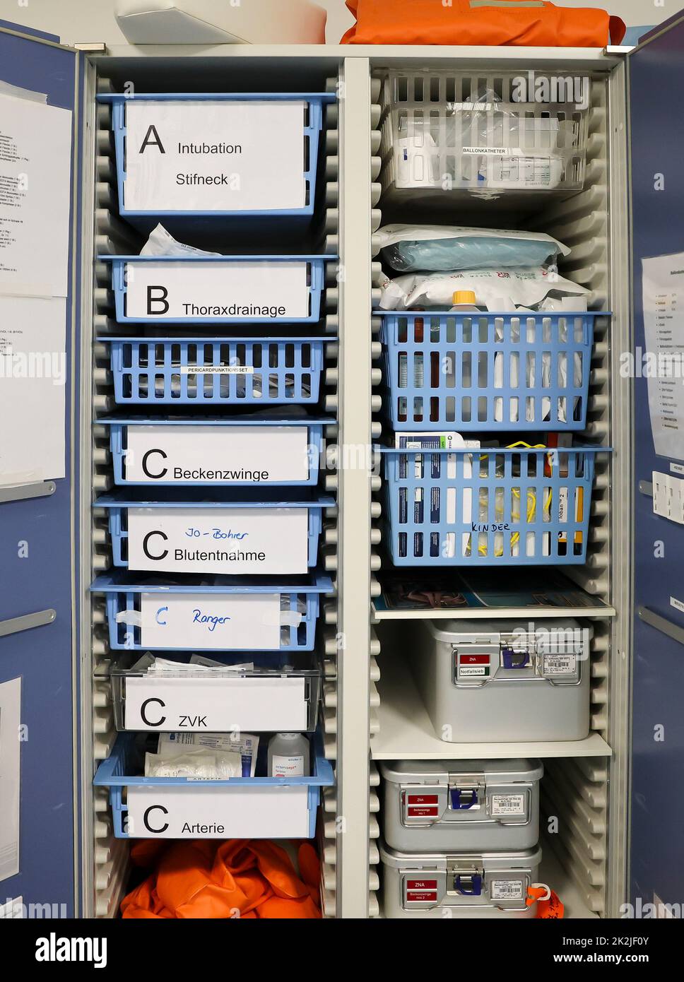 Leipzig, Germany. 23rd Sep, 2022. A specialist checks the material ...