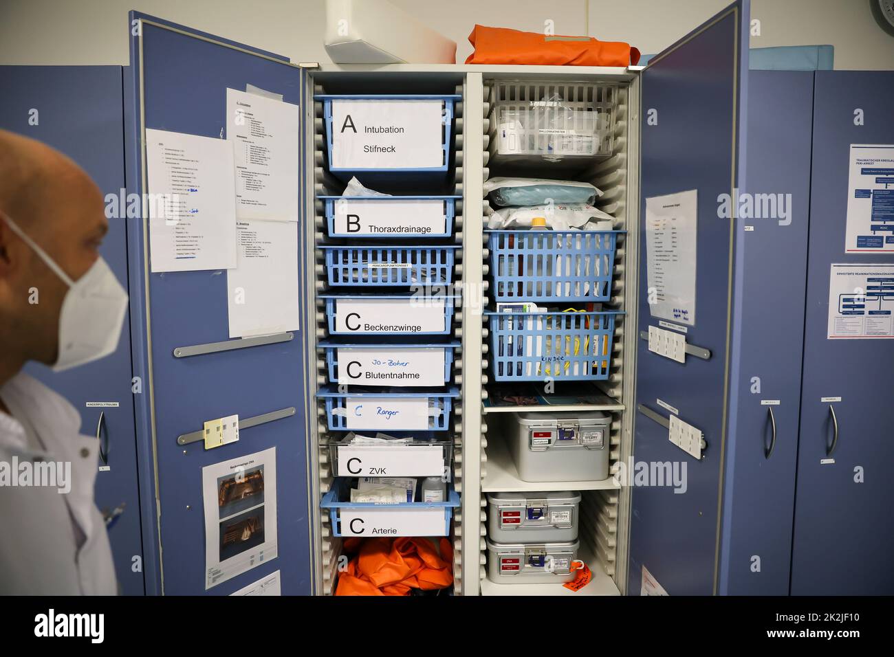 Leipzig, Germany. 23rd Sep, 2022. A specialist checks the material ...