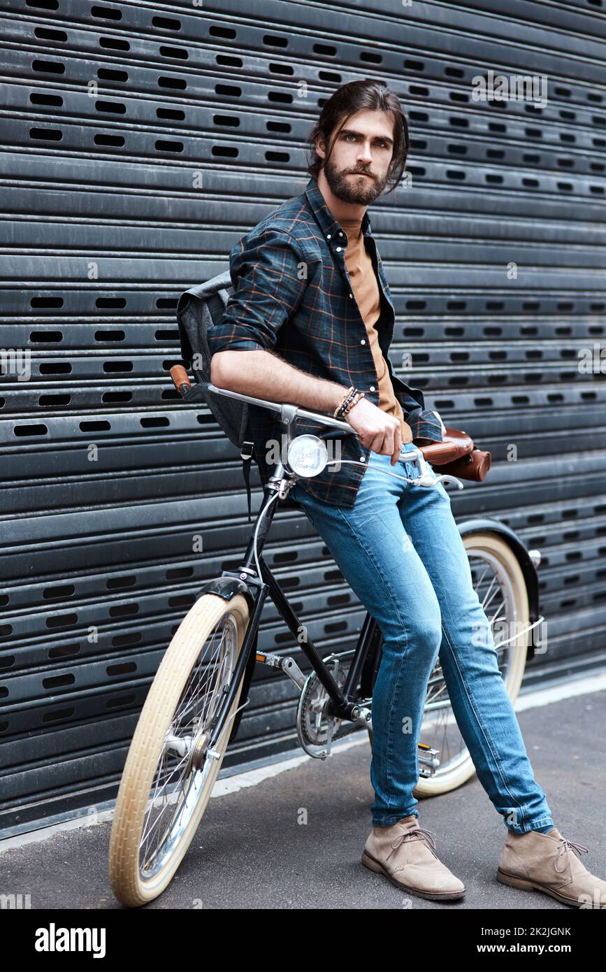 Bicycle pose hi-res stock photography and images - Alamy