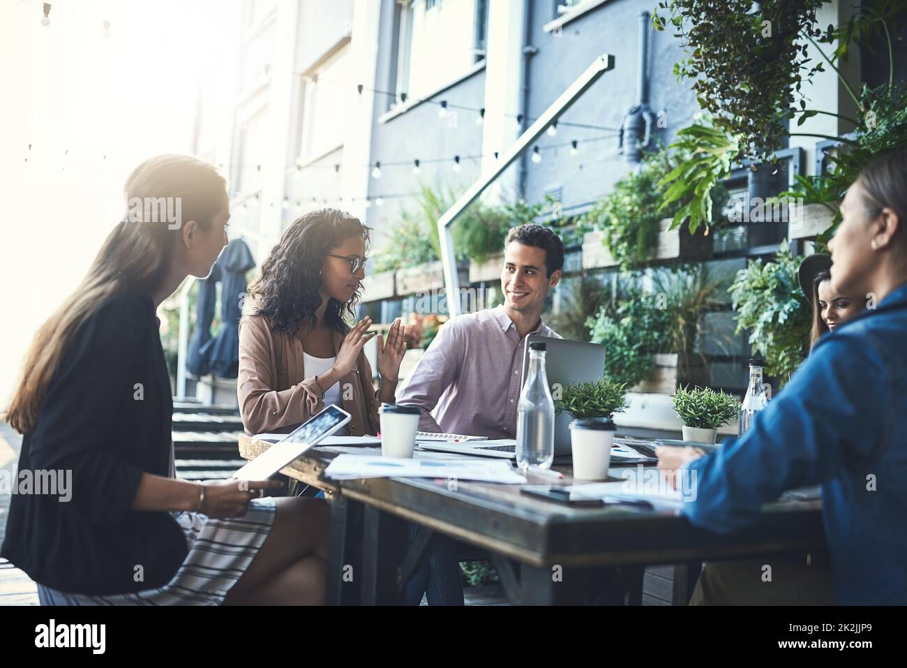 Business meeting coffee shop hi-res stock photography and images - Alamy