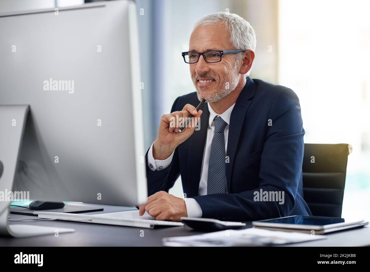 Old person working office hi-res stock photography and images - Alamy