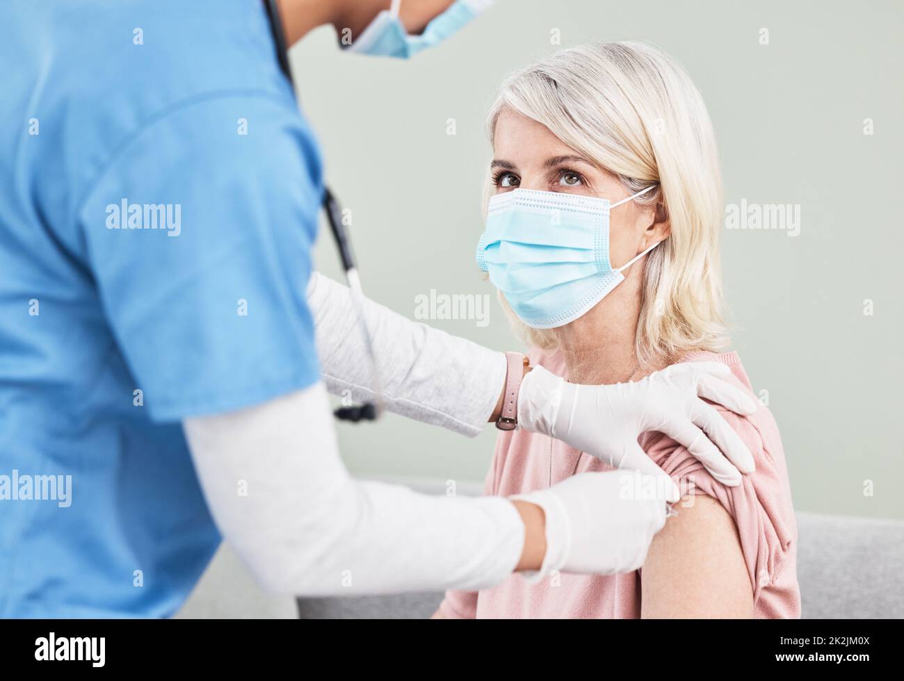 Nurse injection hi-res stock photography and images - Alamy