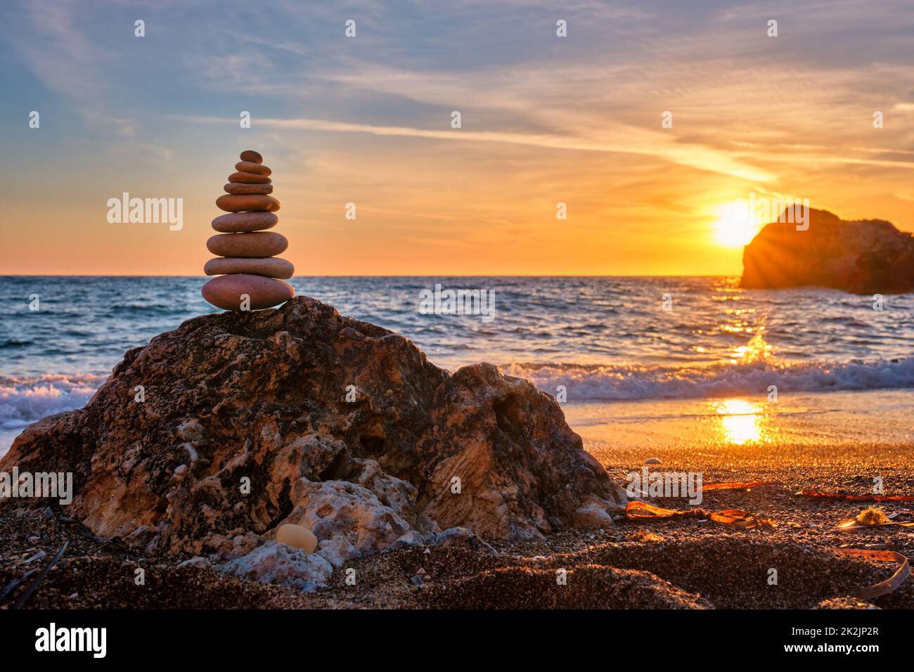 Stone stack beach hi-res stock photography and images - Alamy
