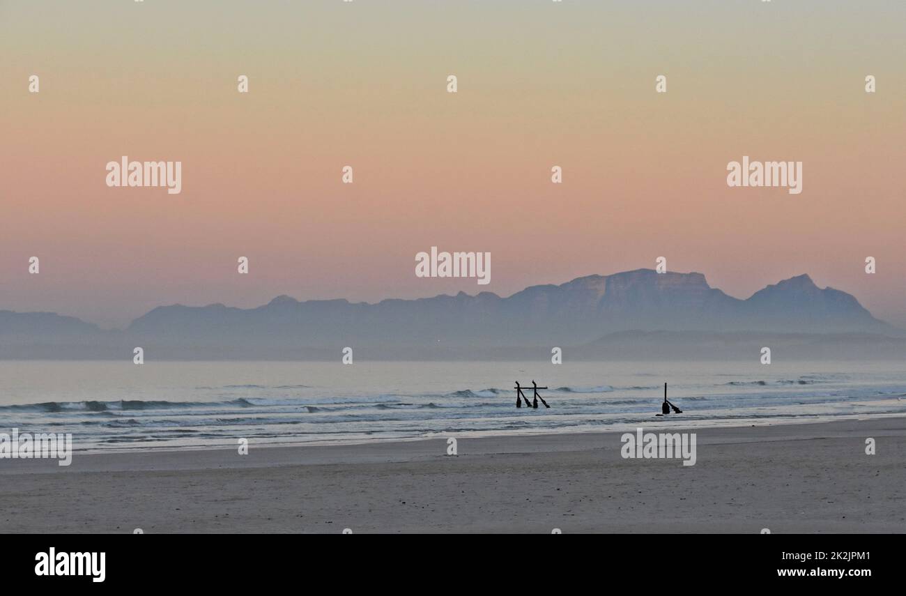 Beautiful sunrise over beach hi-res stock photography and images - Alamy