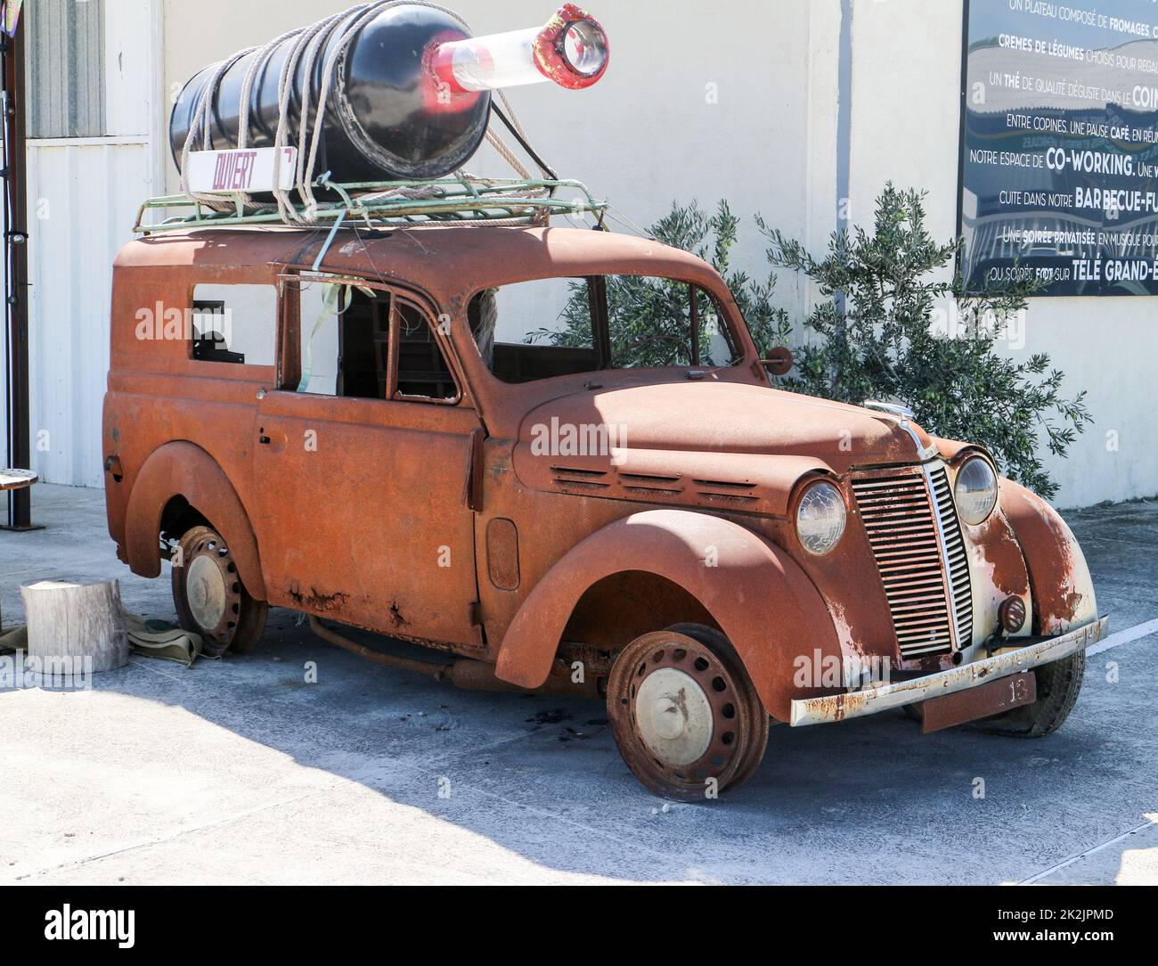 Old renault van hi-res stock photography and images - Alamy