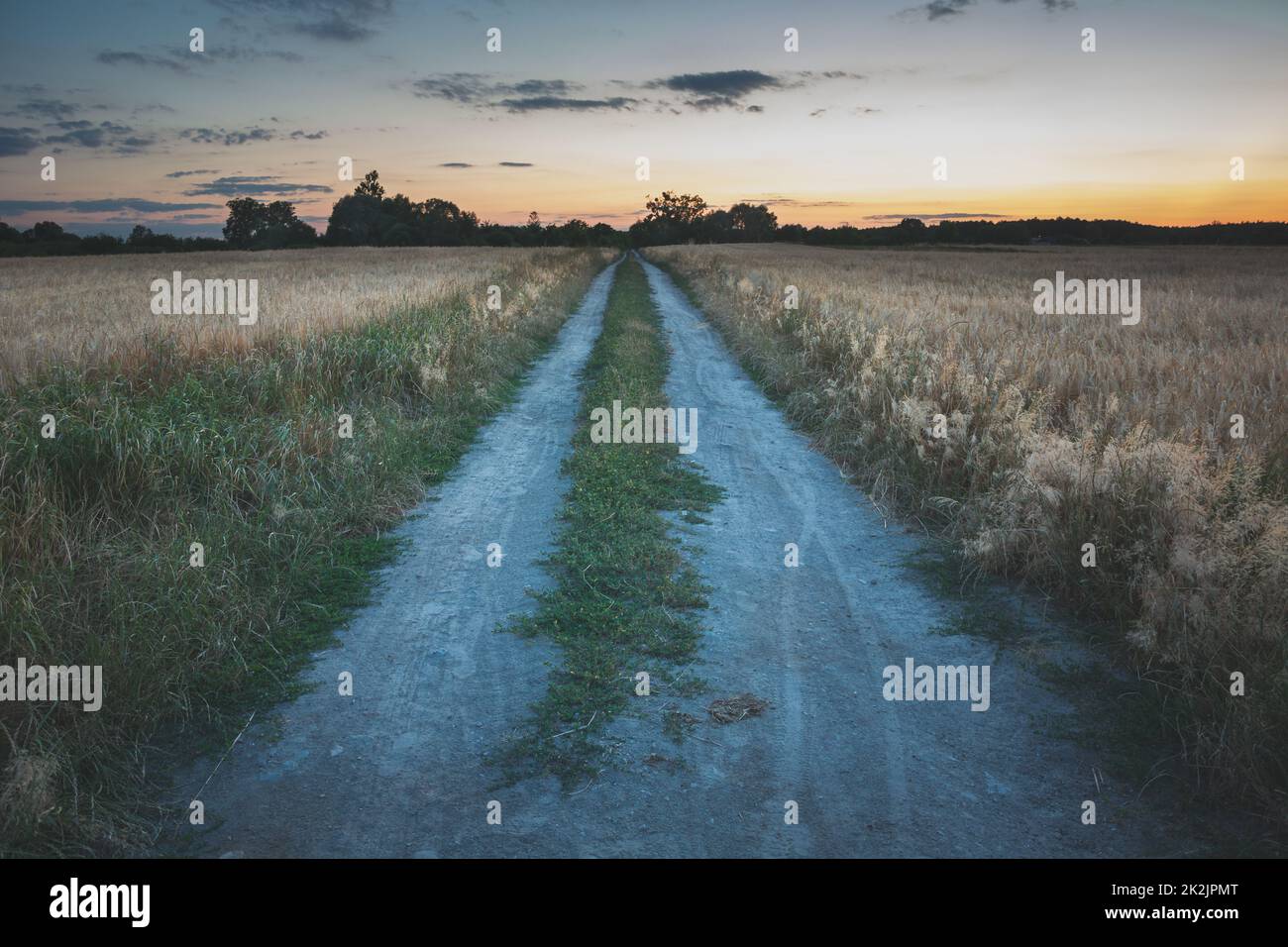 Gravel road through field hi-res stock photography and images - Alamy