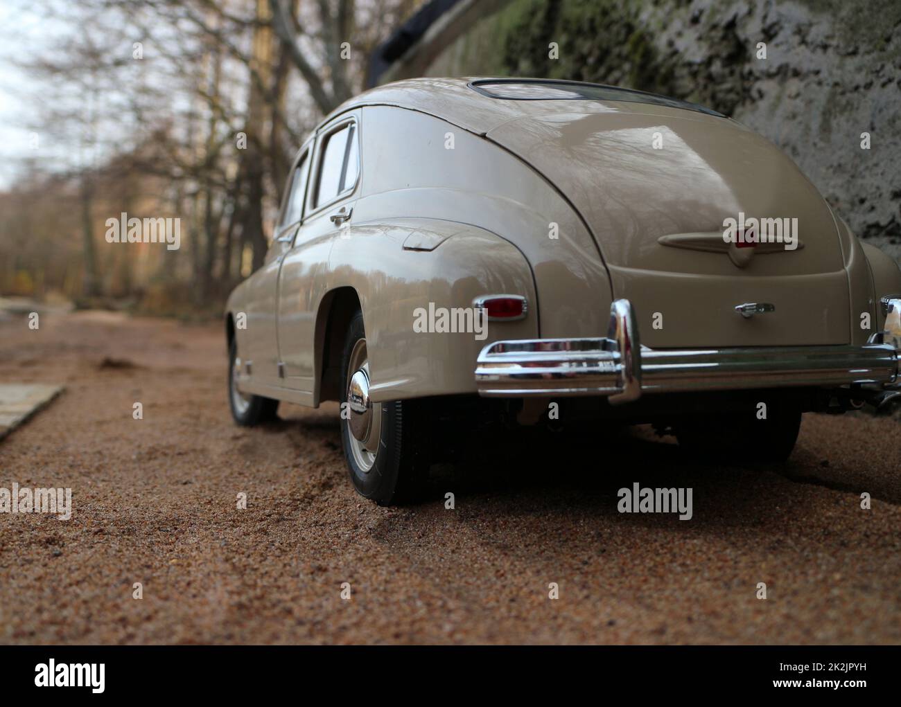 Car back view hi-res stock photography and images - Alamy