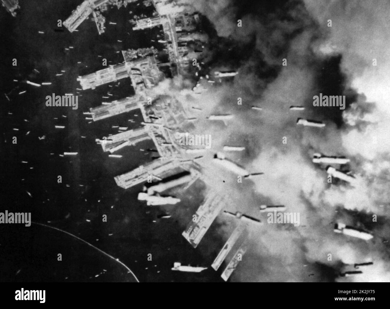 The Japanese port of Kobe is bombed by US aircraft in March 1945 Stock ...