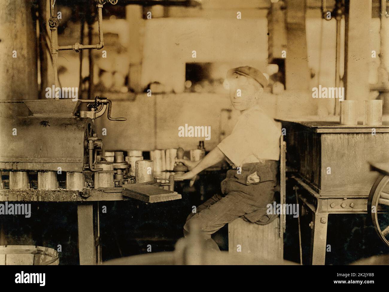 Child labour factory hi-res stock photography and images - Alamy
