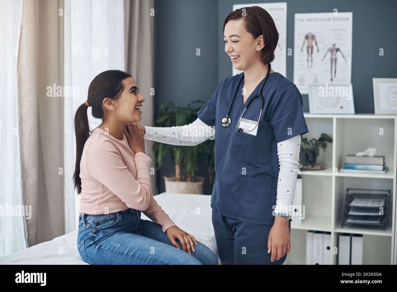 Hispanic patient in office hospital hi-res stock photography and images ...