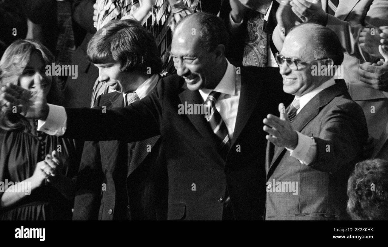 Egyptian President Anwar Sadat and Israeli Prime Minister Menachem ...