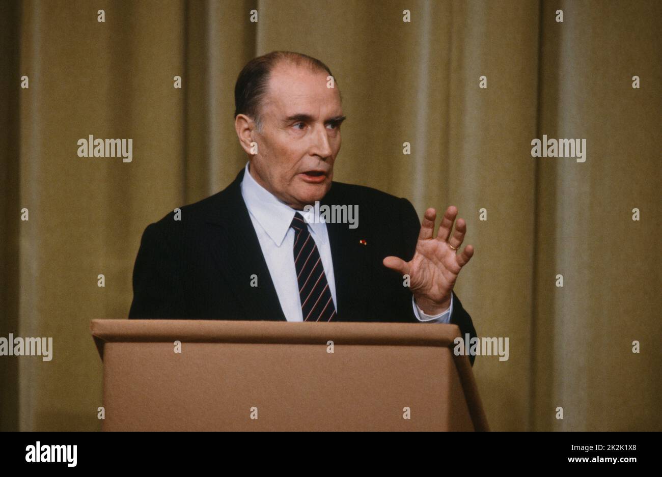 Mitterrand 1984 hi-res stock photography and images - Alamy