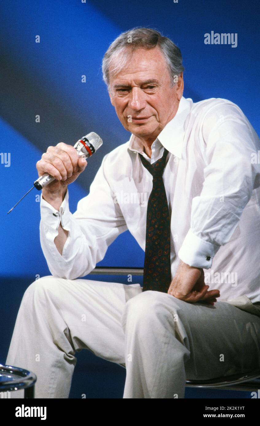 The French actor and singer Yves Montand on the set of the TV show ...