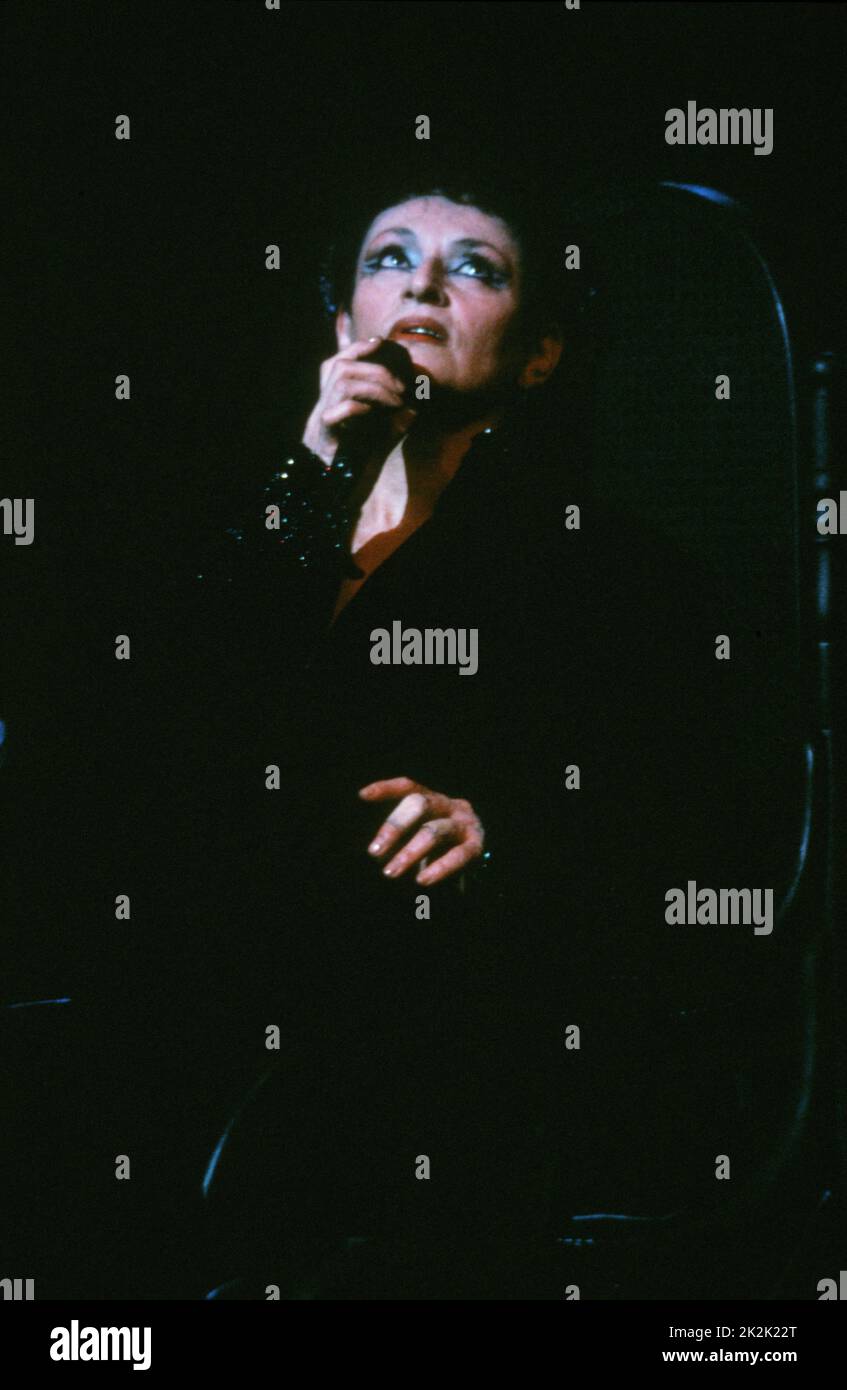 The French singer Barbara performing at the Théâtre du Châtelet in ...