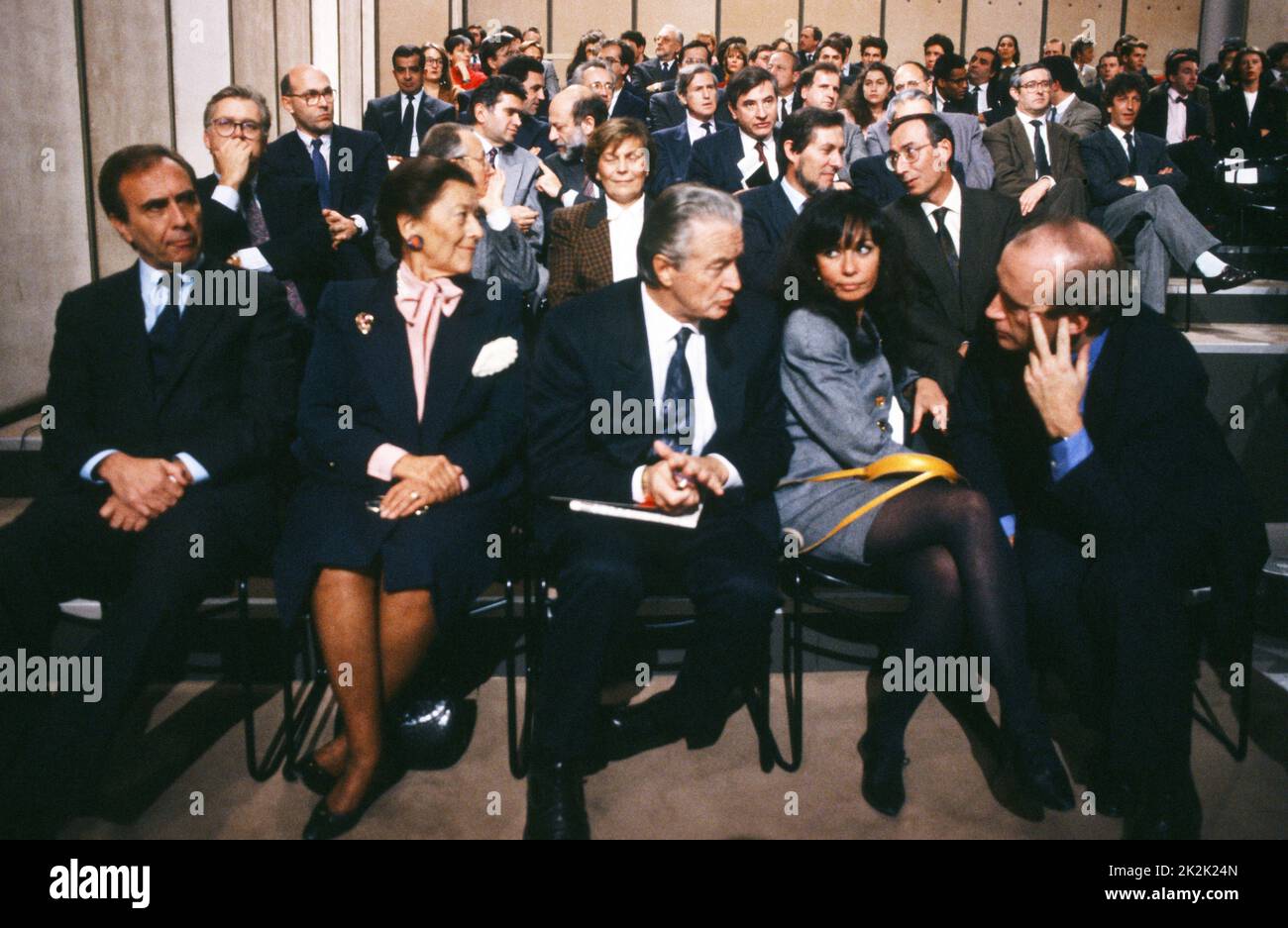 From left to right: ?, Edmonde Charles-Roux, Roland Dumas, Evelyne Dassas (?) and Hubert Védrine ...