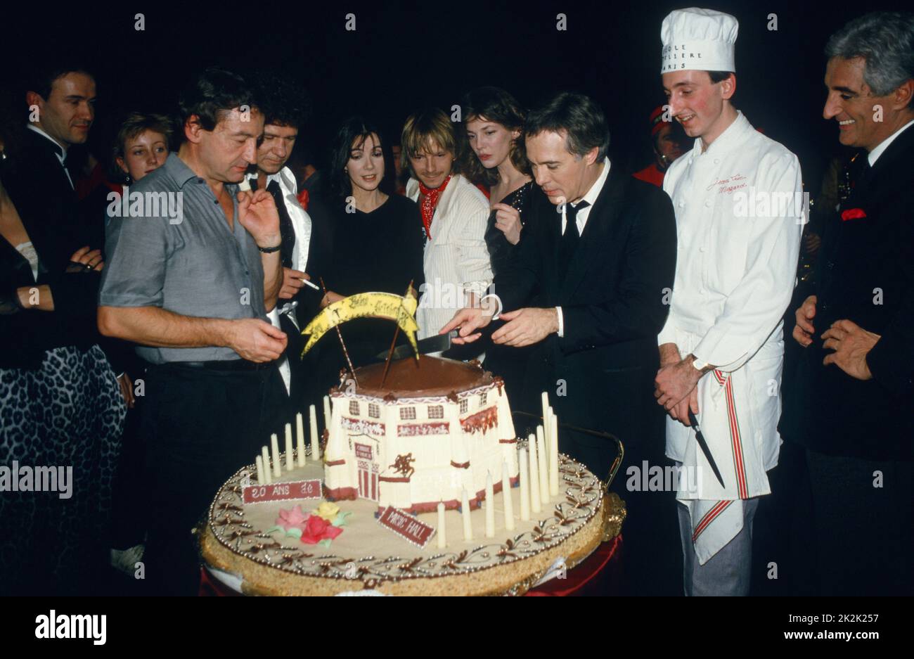 Guy Bedos slicing the cake in the TV show 'Ma plus belle histoire d ...