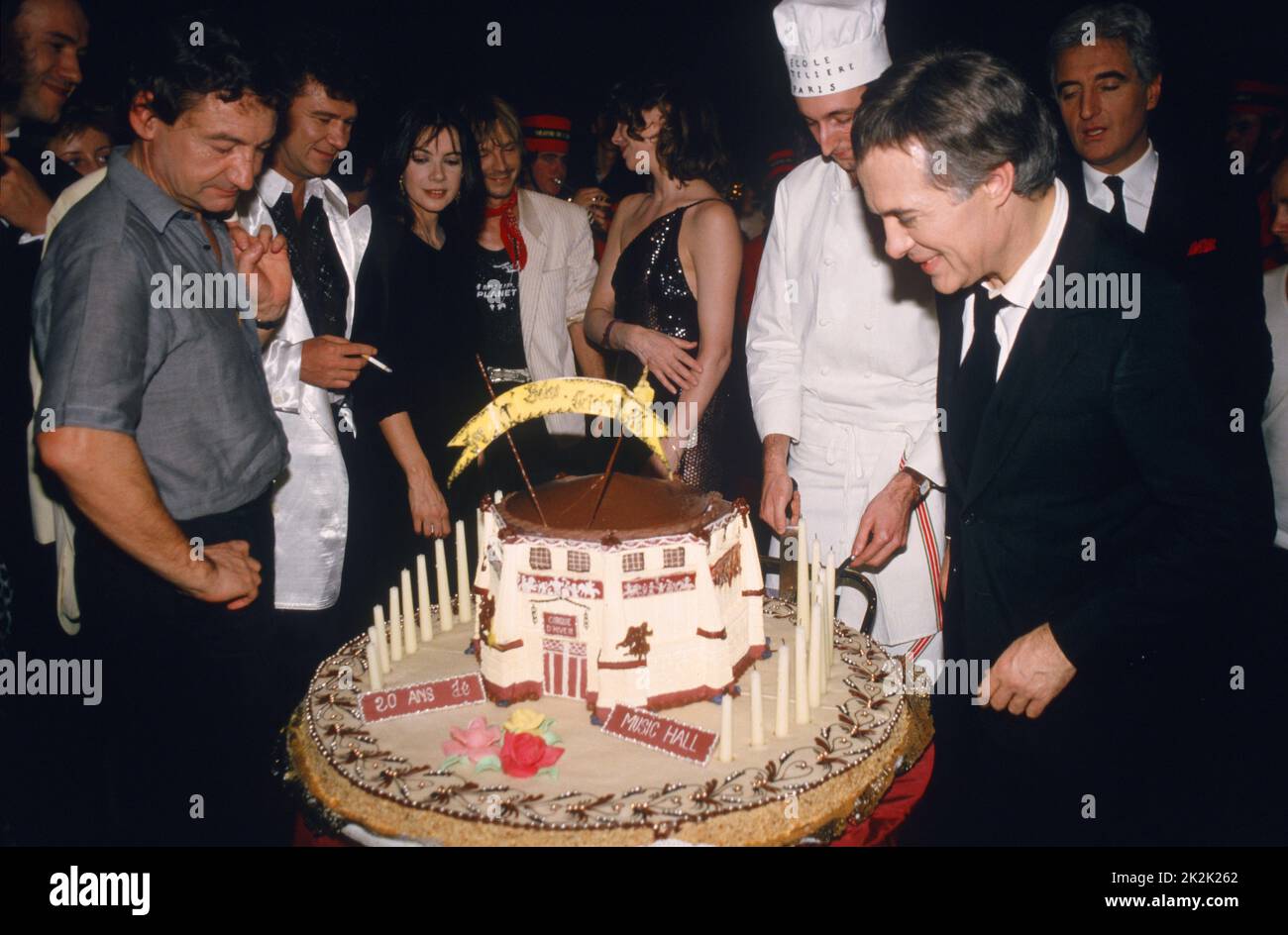 Guy Bedos slicing the cake in the TV show 'Ma plus belle histoire d ...