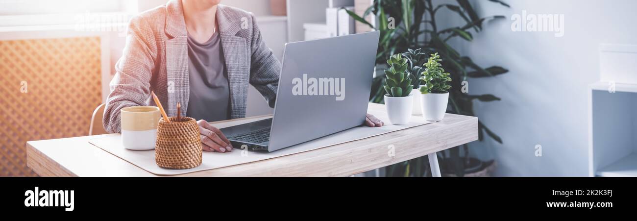Freelancer working place home hi-res stock photography and images - Alamy