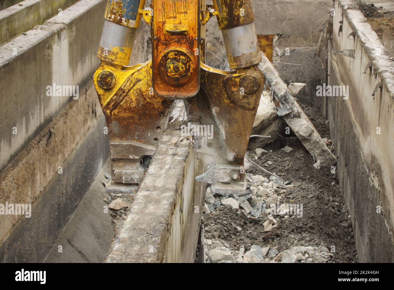Demolition of a structure with large pliers Stock Photo - Alamy