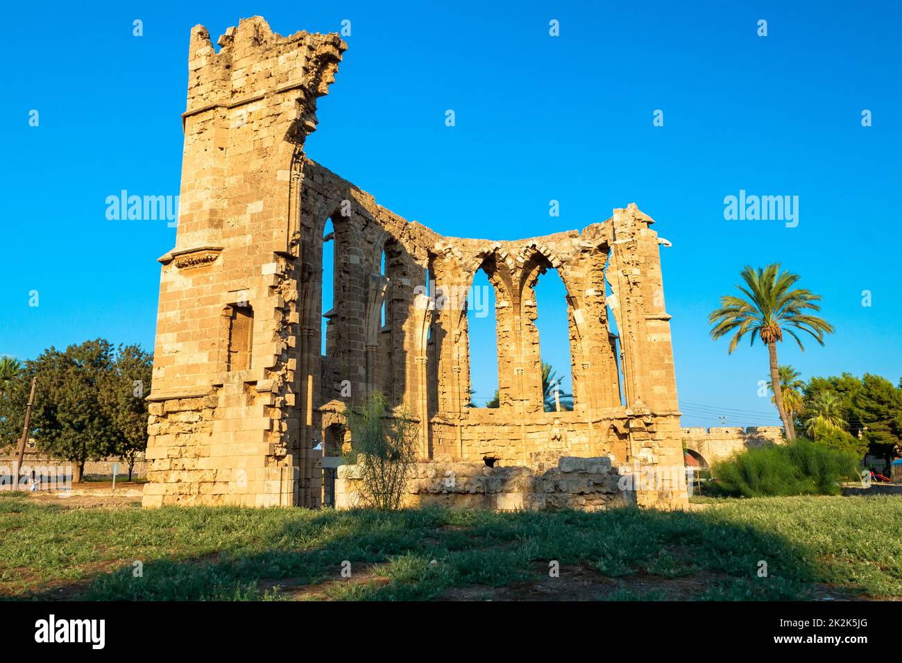 Beautiful st george church hi-res stock photography and images - Alamy