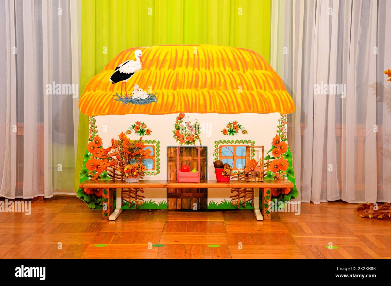 Ukrainian village house with a thatched roof craft Stock Photo - Alamy