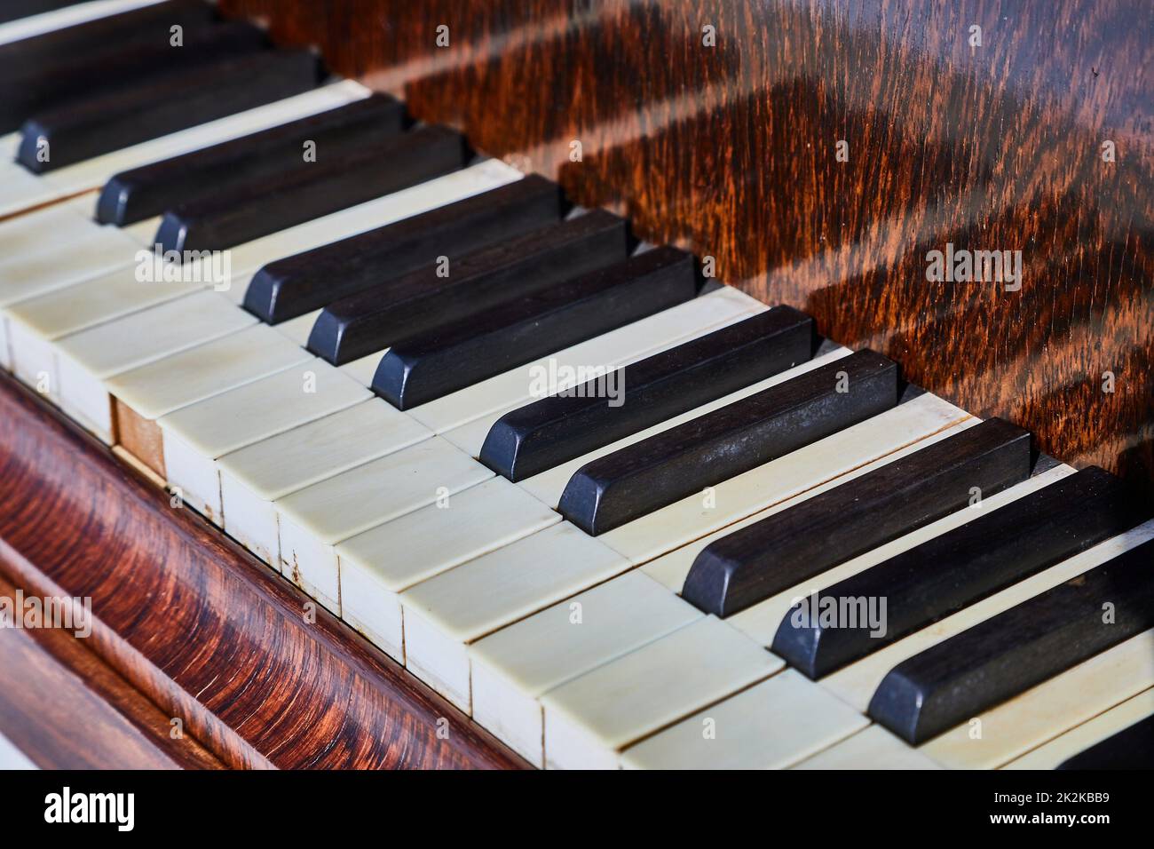 Old piano hi-res stock photography and images - Alamy